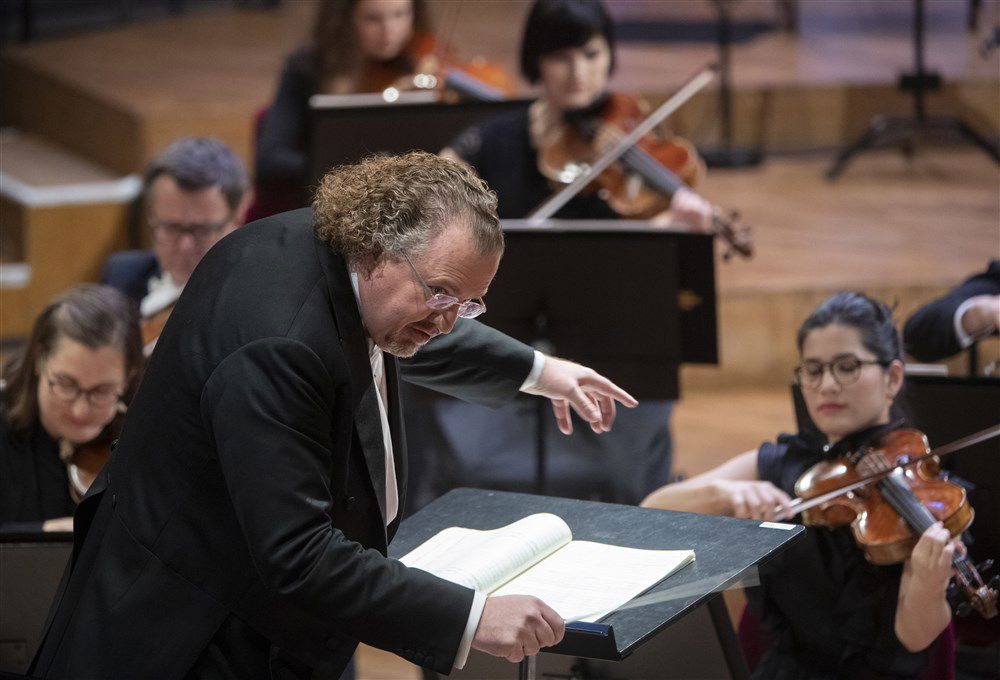 Dirigent Stéphane Denève: 'Veel muziek van Griegs Peer Gynt hoor je zelden' | NPO Klassiek